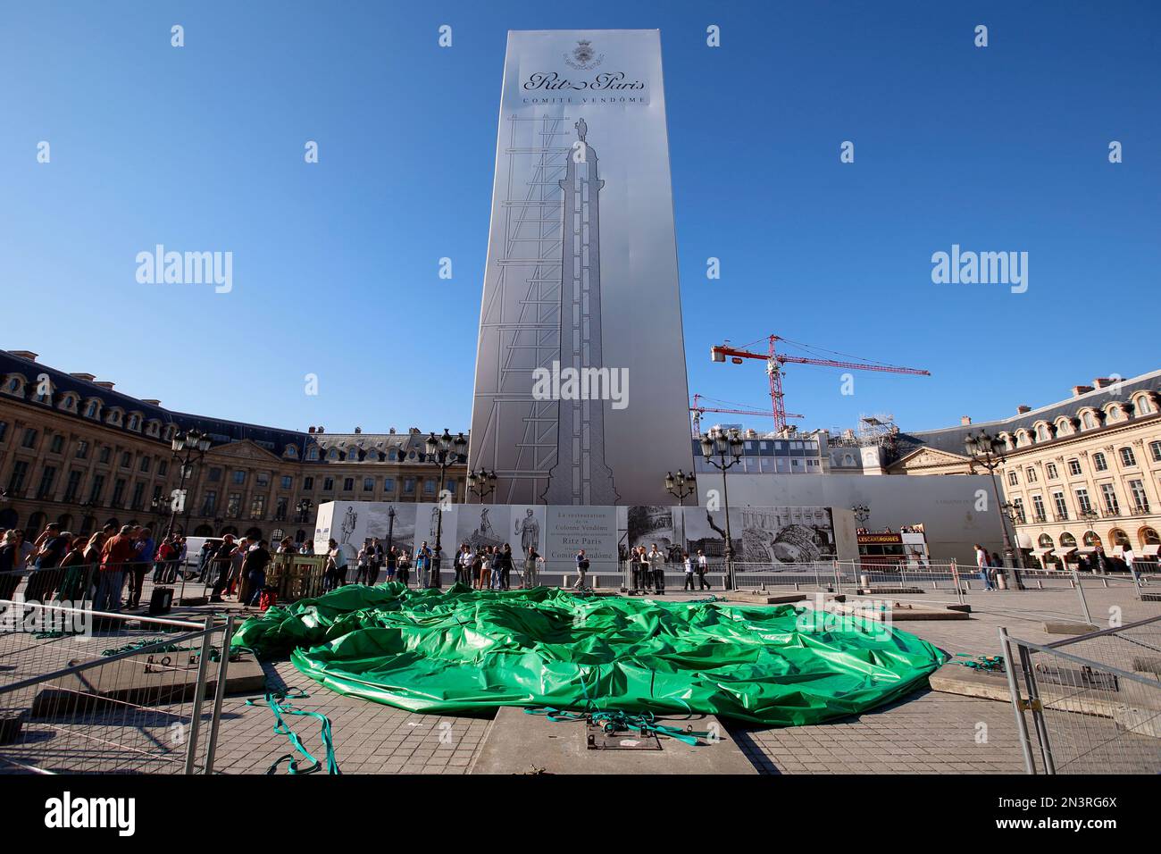 The controversial inflatable statue "Tree" by U.S. artist Paul McCarthy ...