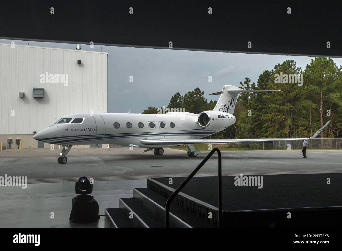 The new Gulfstream 6500 rolls up during a special presentation to ...