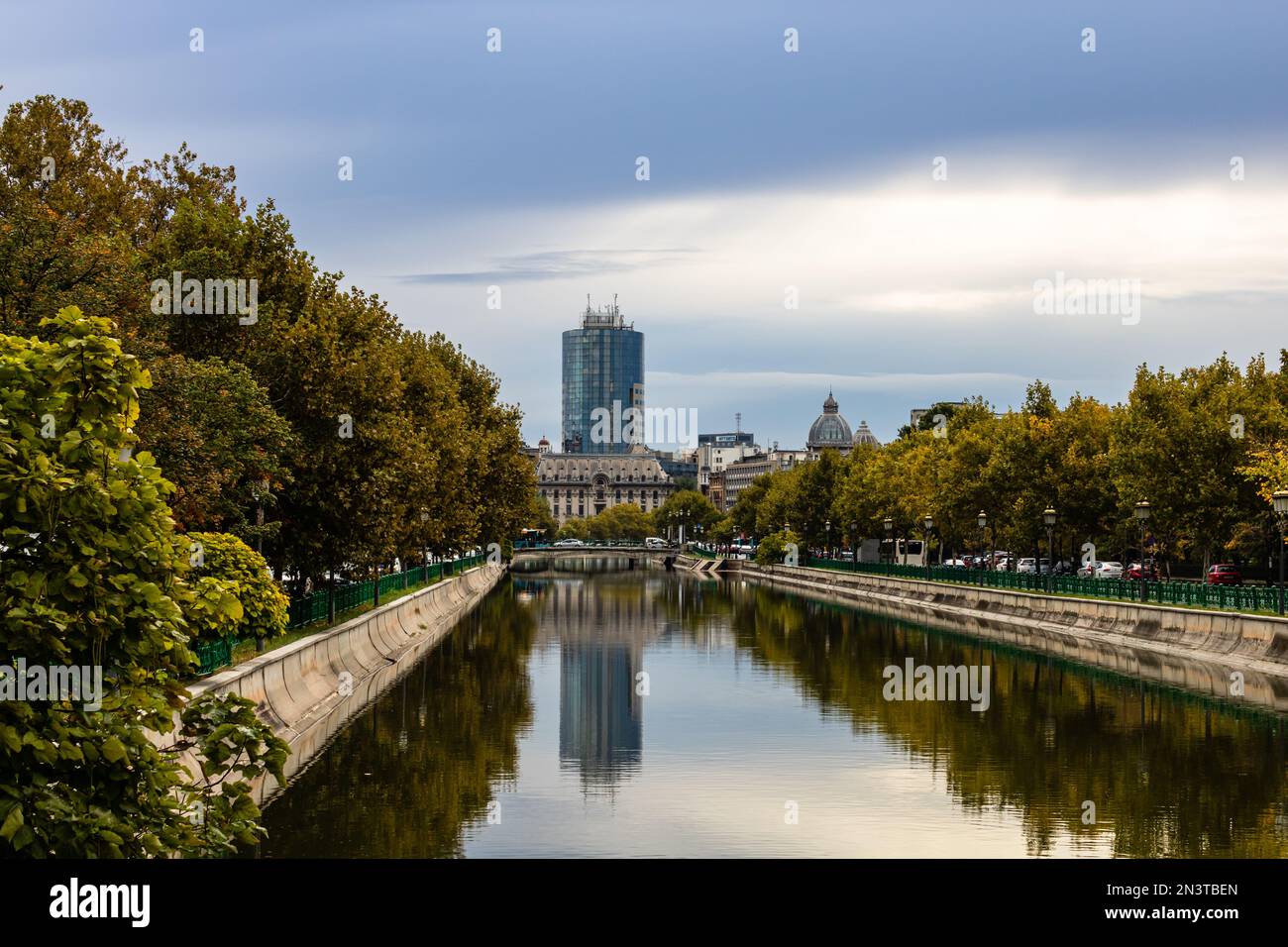 The city of Bucharest, architecture and old buildings in Bucharest ...