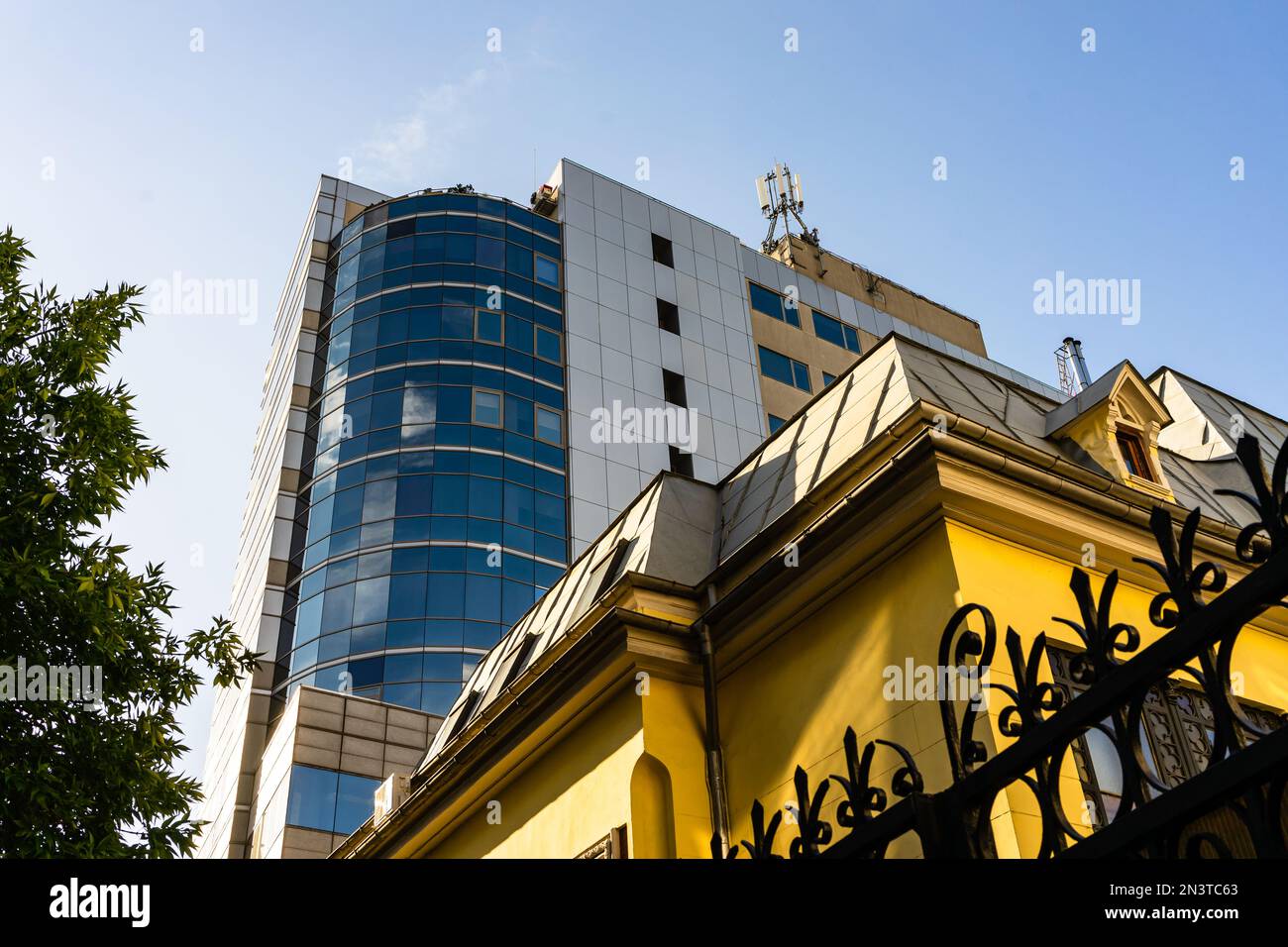 The city of Bucharest, architecture and old buildings in Bucharest ...