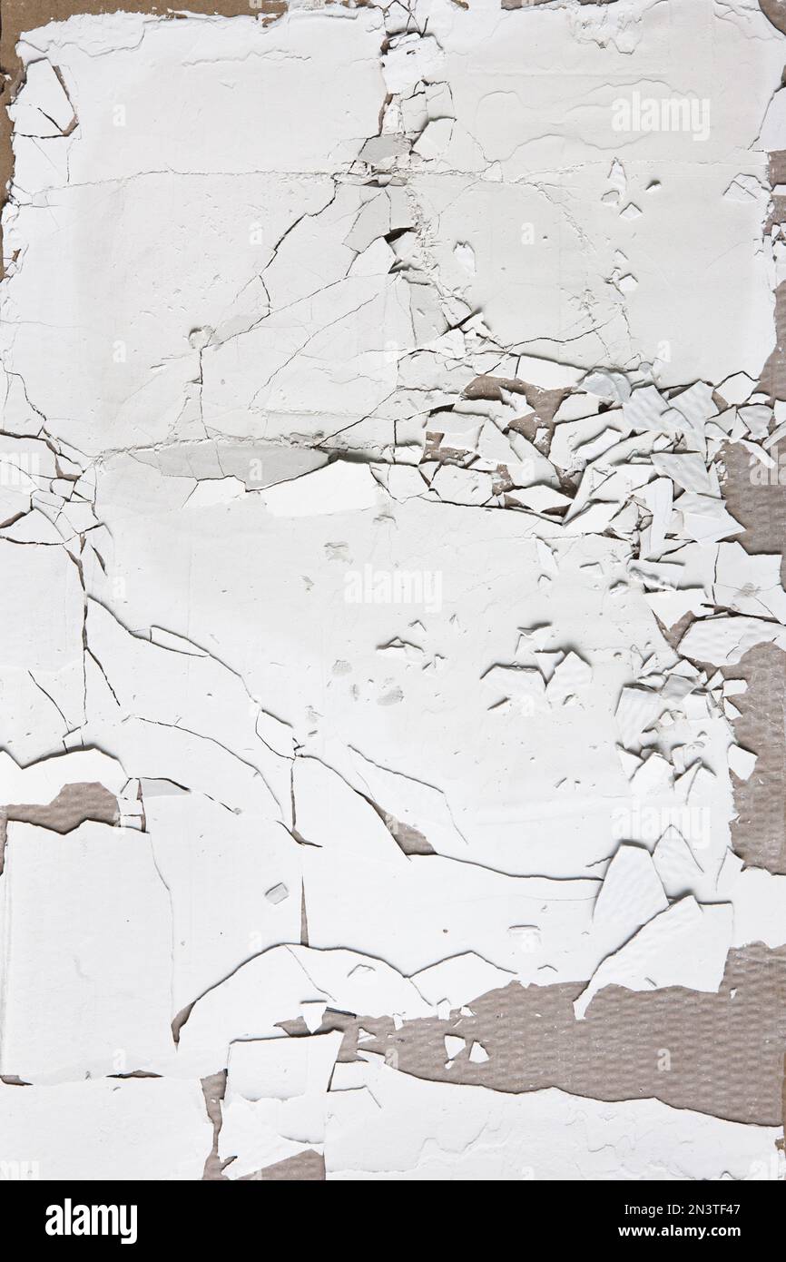 White cracked stucco wall, peel plaster. Repair Stock Photo - Alamy