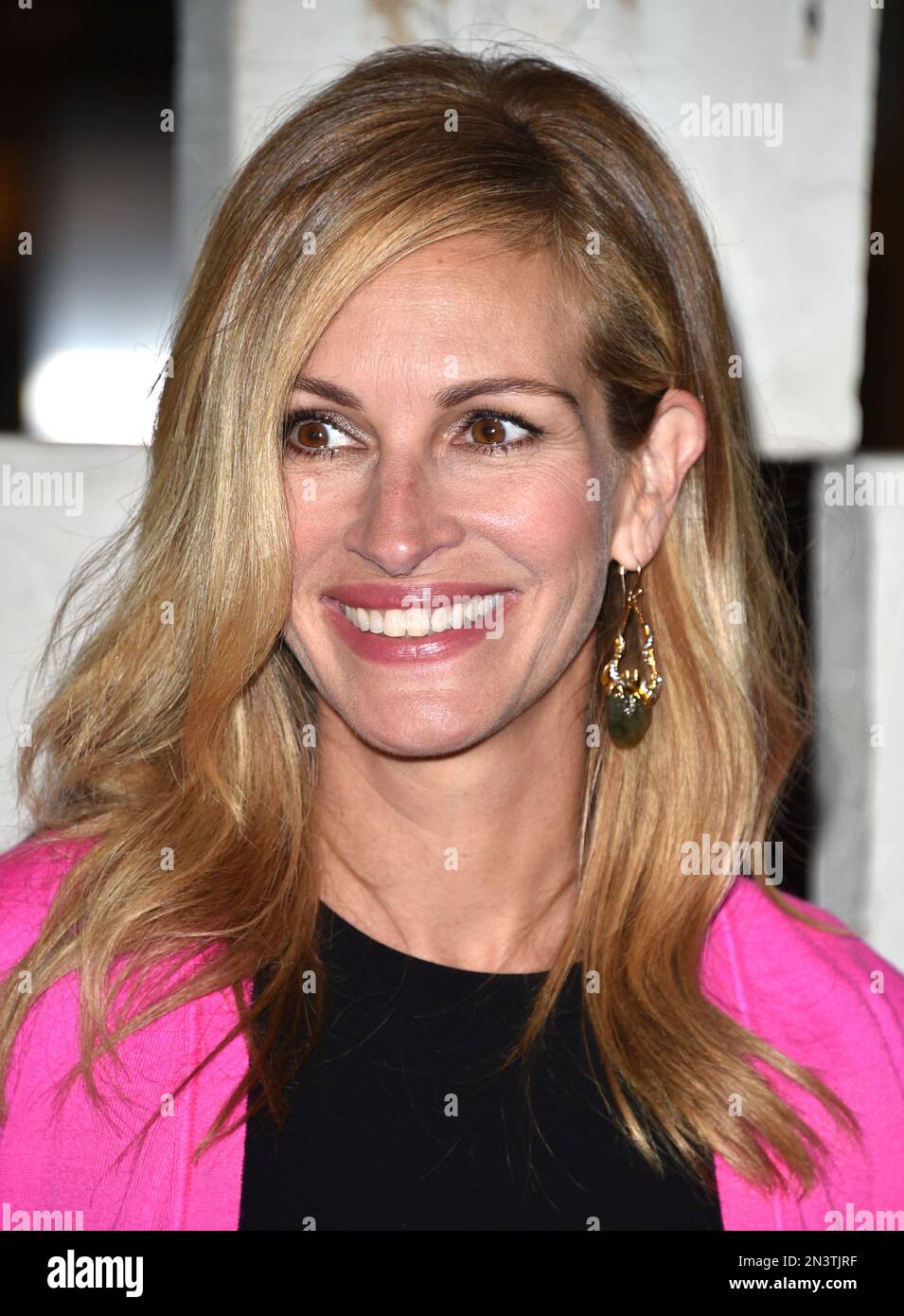Julia Roberts arrives to the Hammer Museum's "Gala In The Garden" on ...