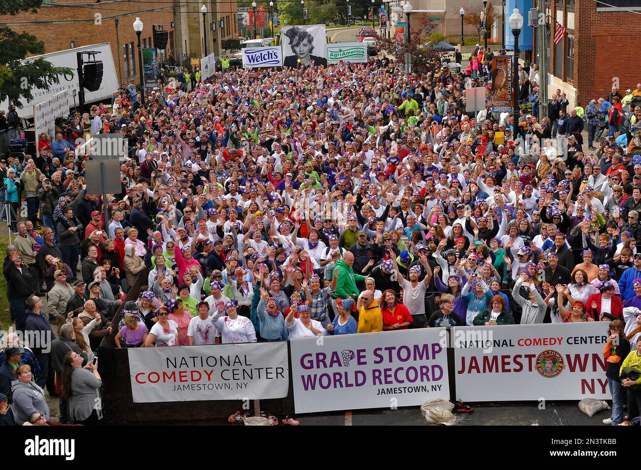 1232 people stomped 60 tons of Concord grapes to set a Guinness World ...