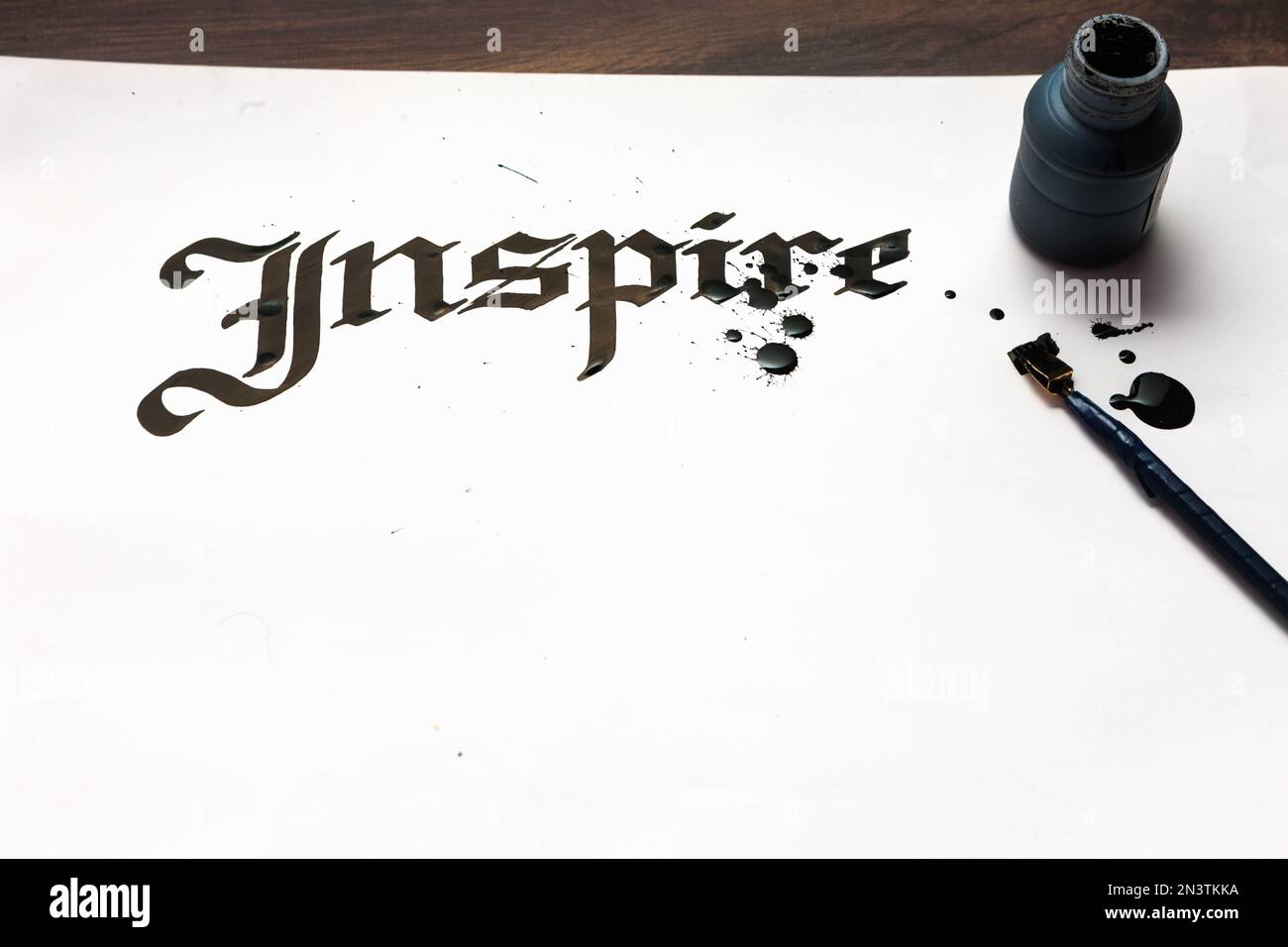 Calligraphy artist hi-res stock photography and images - Alamy