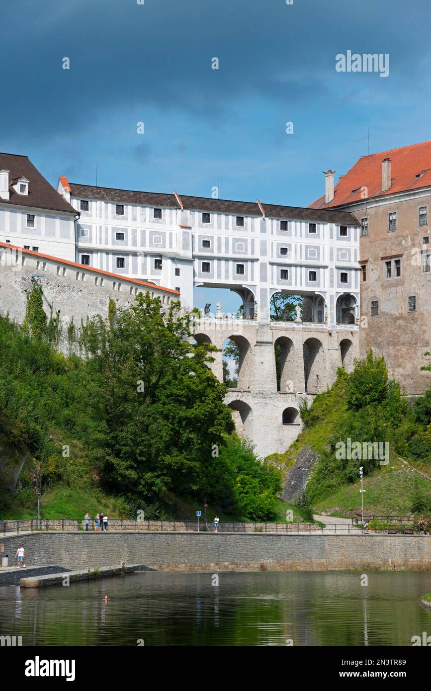 Plastovy most mantle bridge and Cesky Krumlov Castle, Krumlov Castle ...