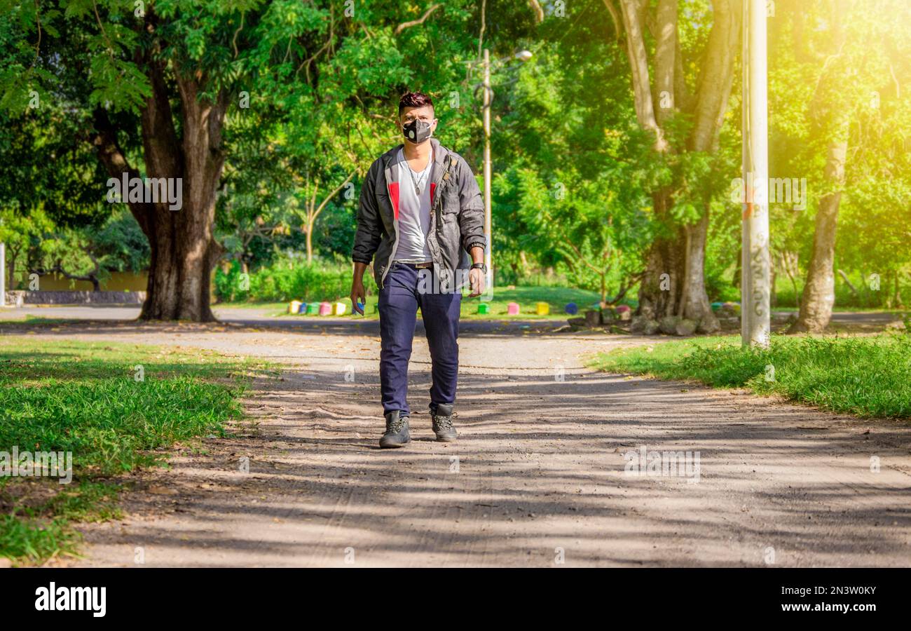 Man with mask hi-res stock photography and images - Alamy