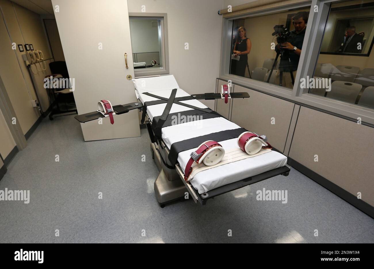 This Thursday, Oct. 9, 2014 photo shows the gurney in the the execution ...
