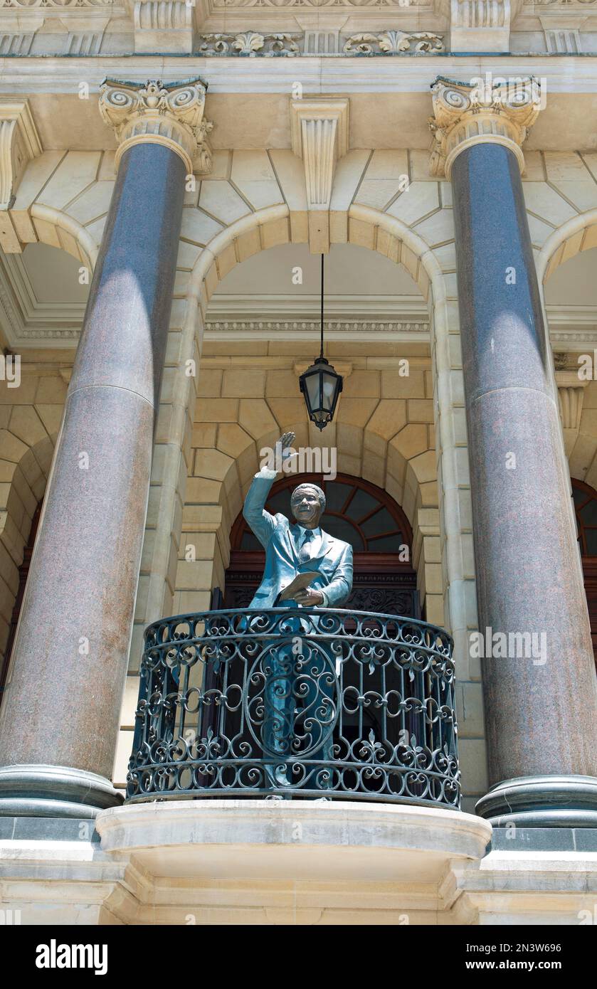 Nelson Mandela statue on the balcony of City Hall, Cape Town, Western ...