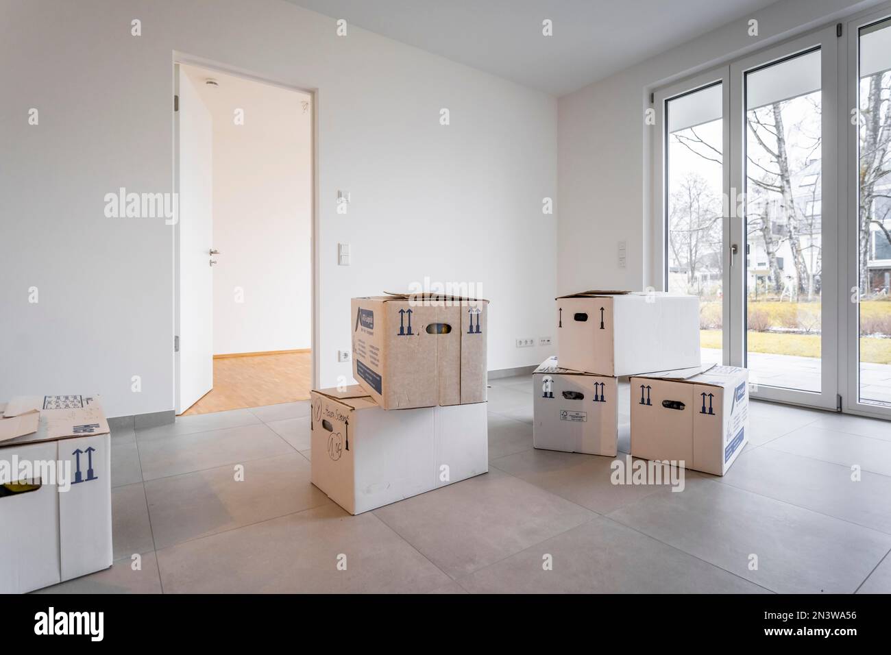 Flat removal boxes in an empty flat, flat removal, Germany Stock Photo ...