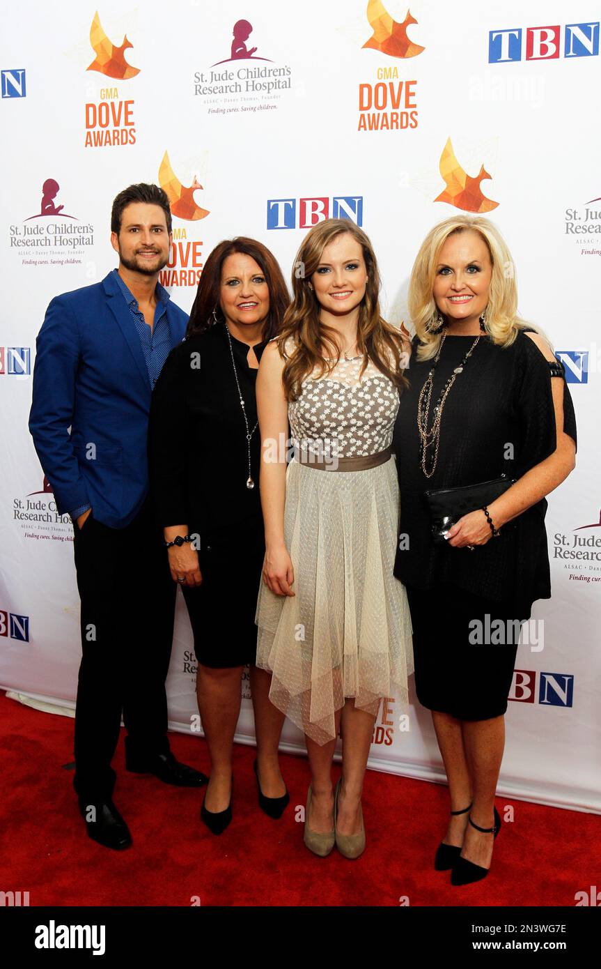 Karen Peck Gooch, right, Jeff Hawes, left, Susan Peck Jackson, second ...
