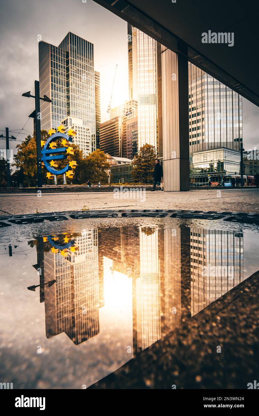 Euro sign in the rain hi-res stock photography and images - Alamy