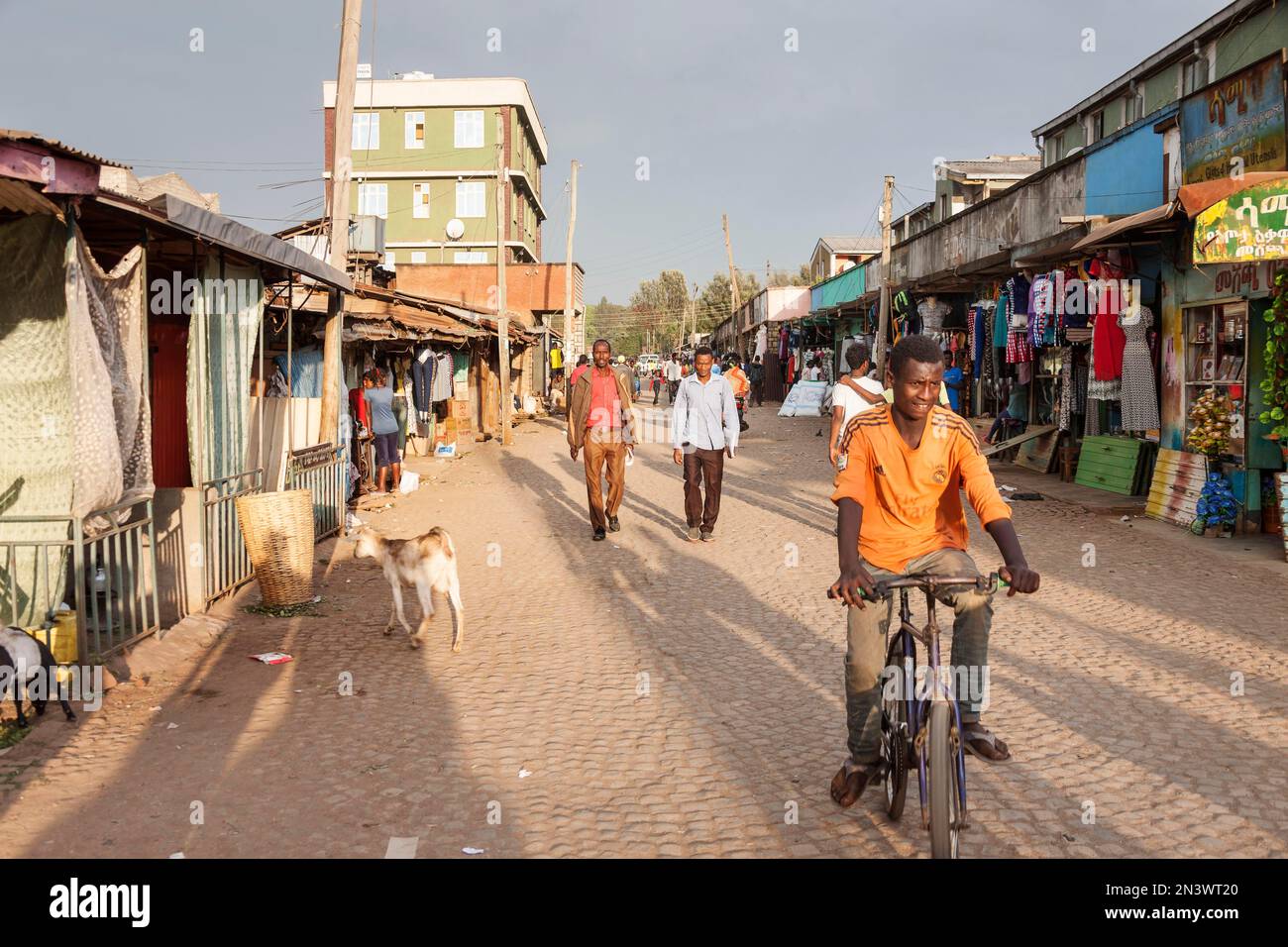 Shopping cycle hi-res stock photography and images - Alamy