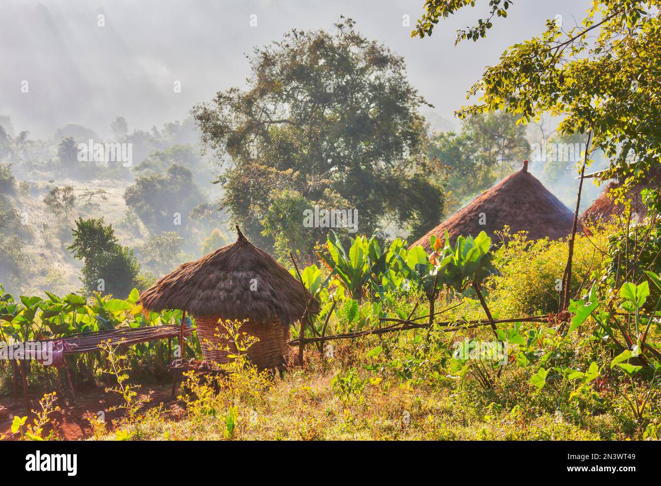 Ethiopian huts hi-res stock photography and images - Alamy