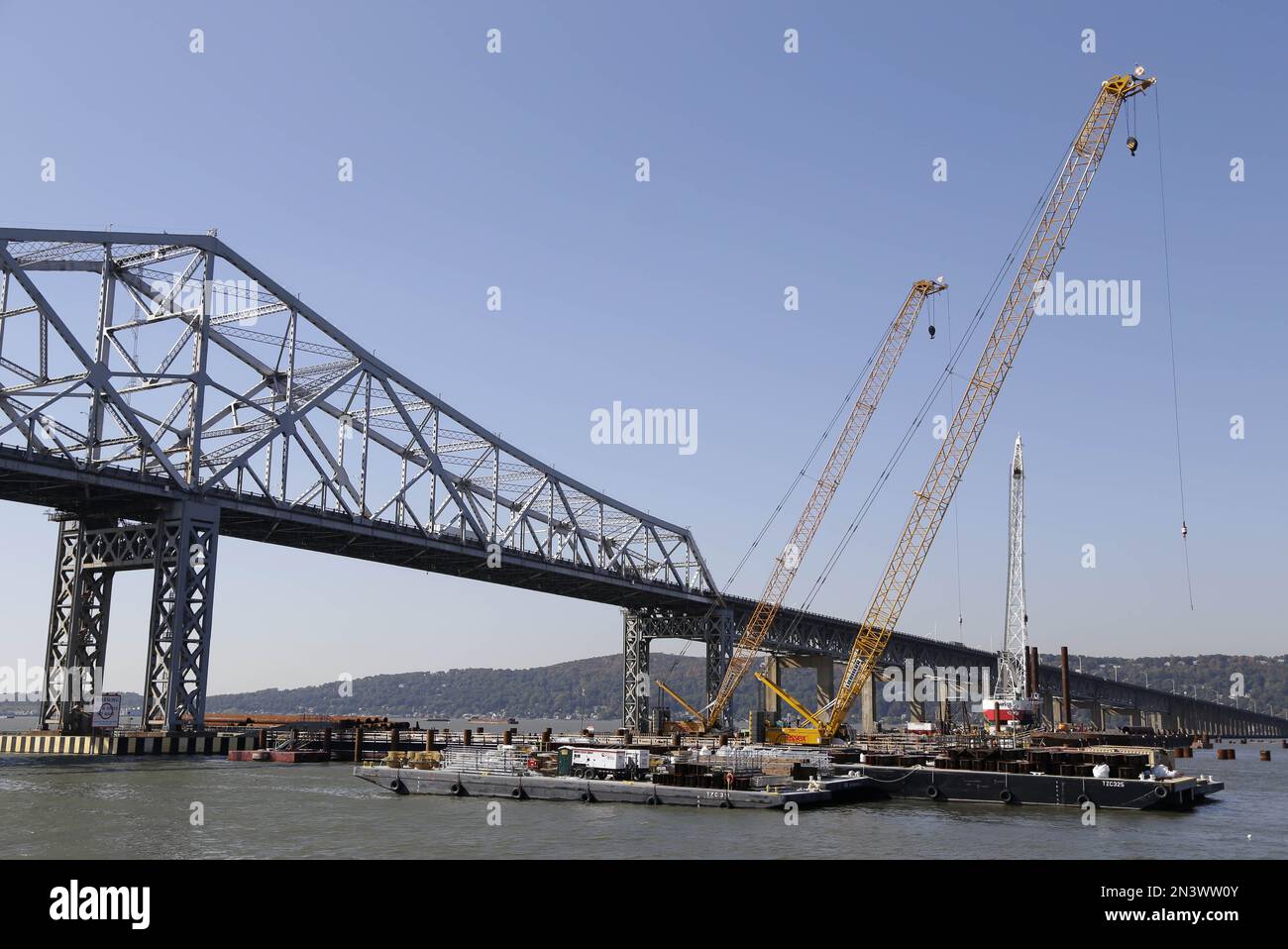 Cranes surround the under construction Tappan Zee Bridge that spans the ...