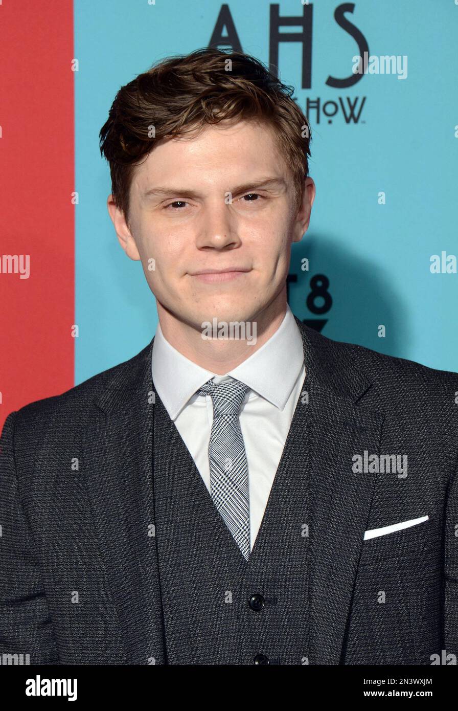 Evan Peters American Horror Story Freakshow