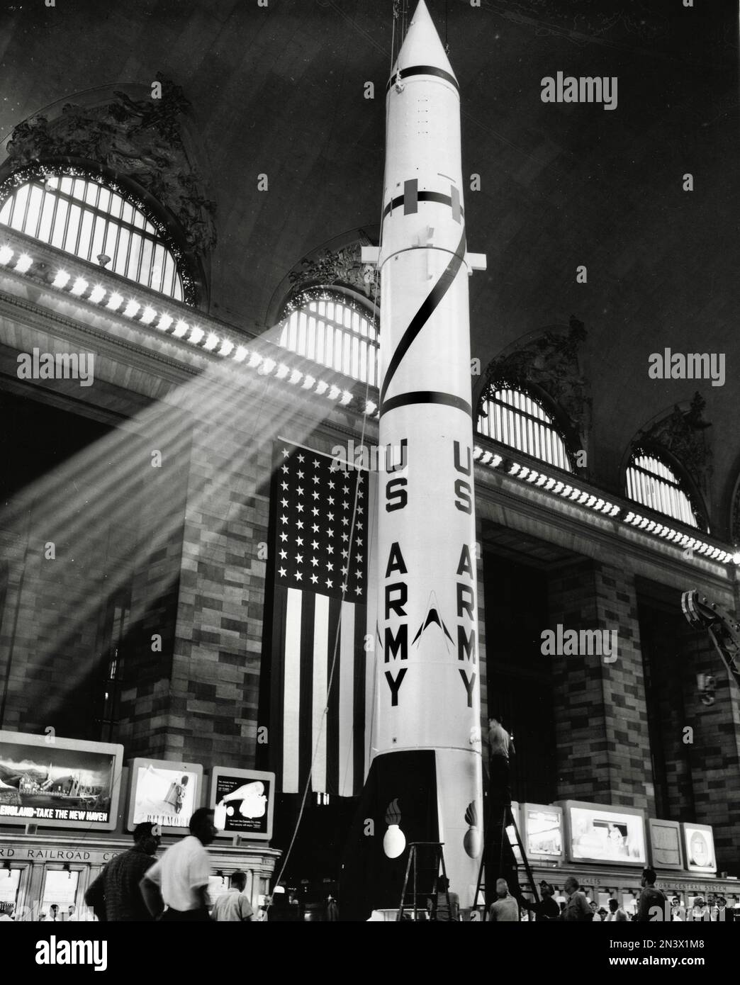 Grand central station new york rays hi-res stock photography and images ...