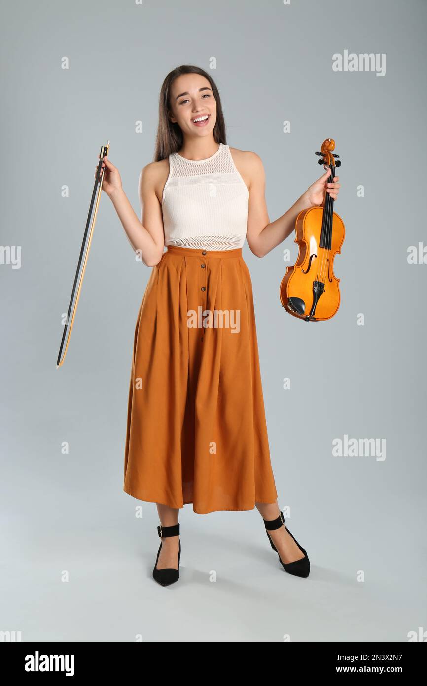 Full portrait violin player hi-res stock photography and images - Alamy
