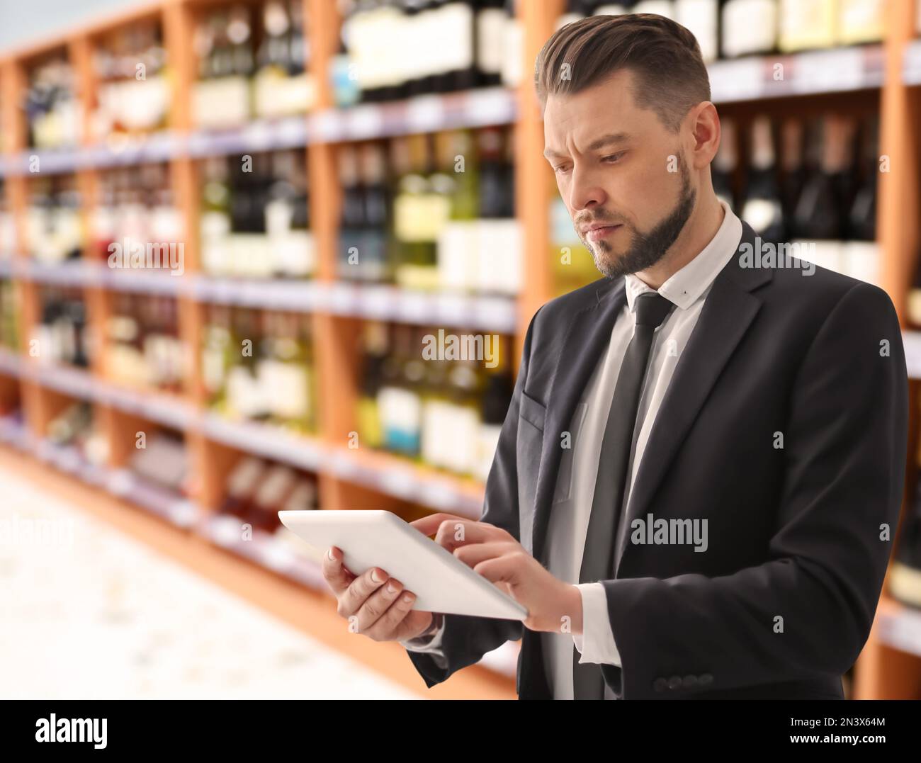 Inspector with tablet in supermarket. Quality control Stock Photo - Alamy