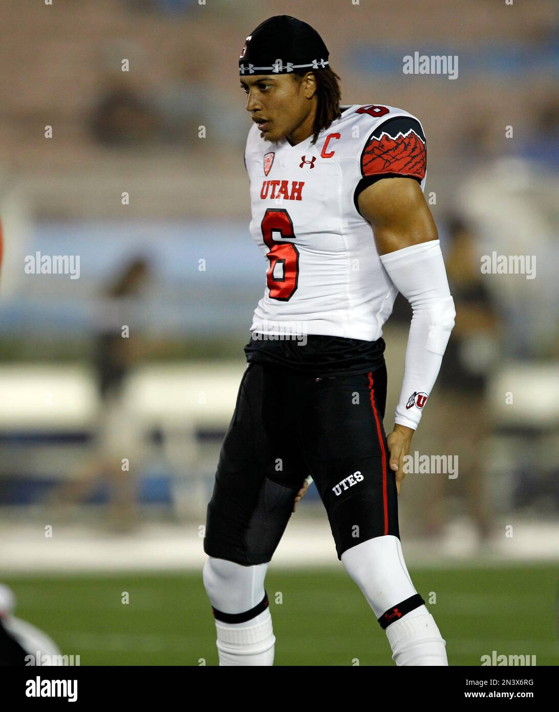Utah wide receiver Dres Anderson (6) stretches out during warm ups for ...