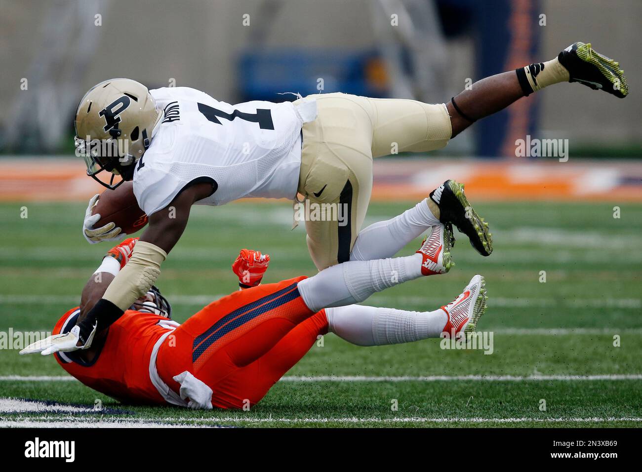 Purdue running back Akeem Hunt (1) is taken down by Illinois defensive ...