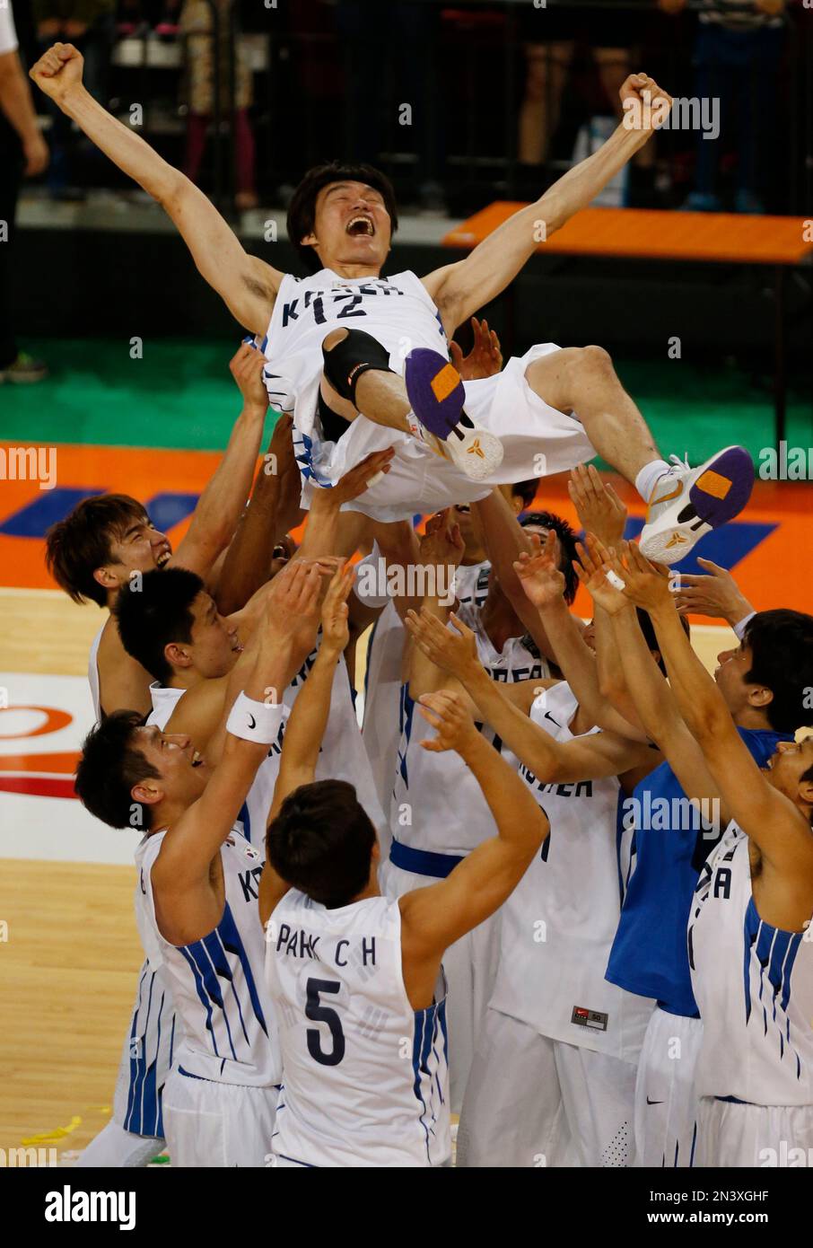 South Korea's team celebrate after winning the men's basketball gold ...