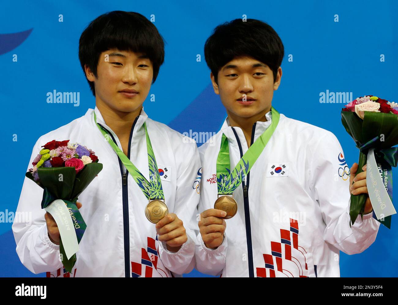 South Korea’s Kim Yeong-nam, right, and Woo Ha-ram display their bronze ...