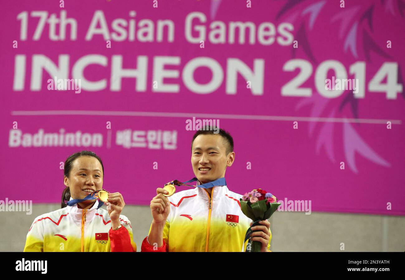 China's Zhang Nan, right, and Zhao Yunlei, left, pose for photos on the ...