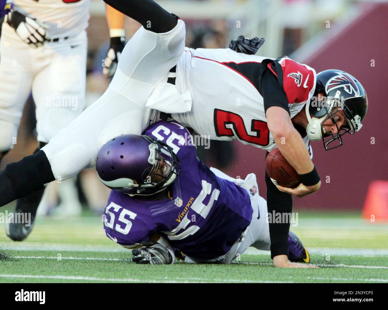 Minnesota Vikings outside linebacker Anthony Barr (55) tackles Atlanta ...