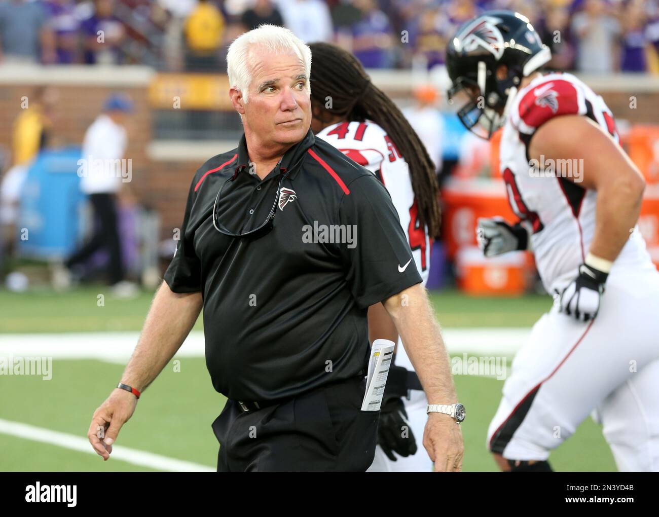 Atlanta Falcons head coach Mike Smith walks off the field after an NFL ...