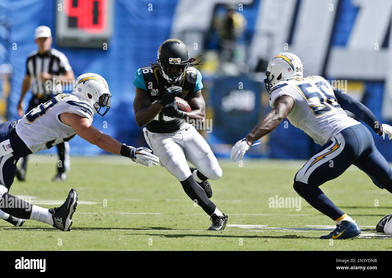 Jacksonville Jaguars wide receiver Denard Robinson splits the San Diego ...