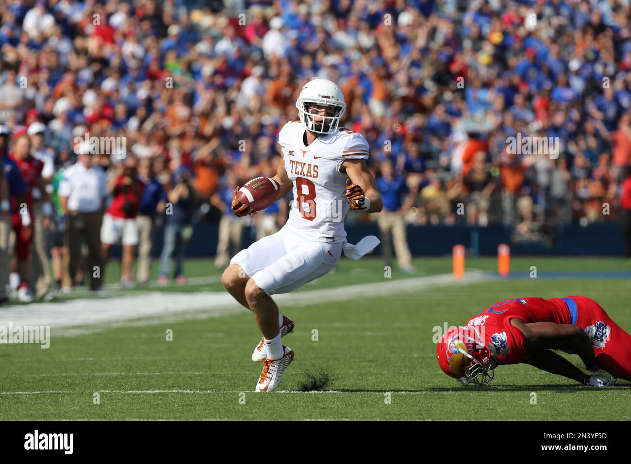 Texas' Jaxon Shipley runs during an NCAA football game against the ...