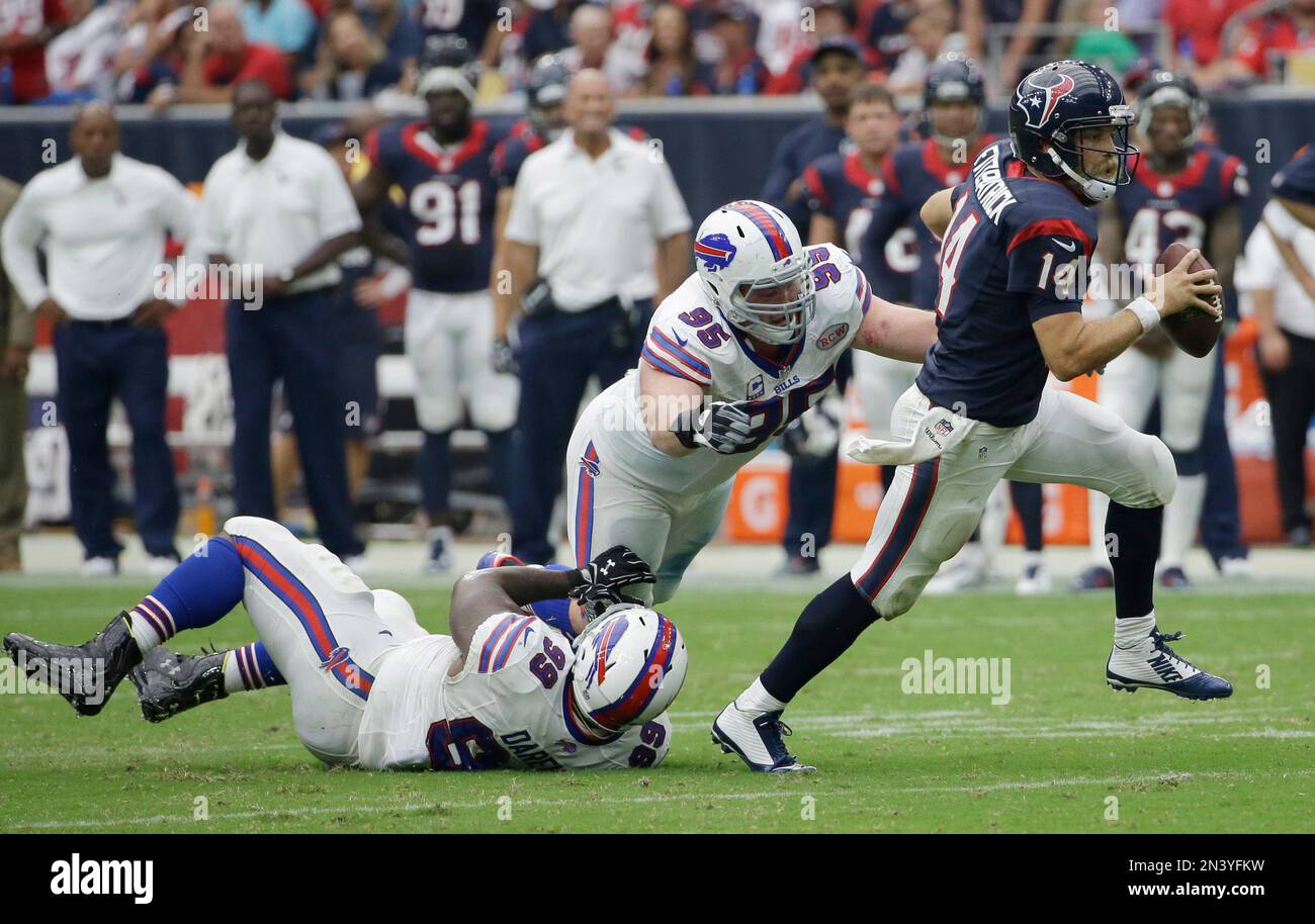 Houston Texans' Ryan Fitzpatrick (14) tries to escape Buffalo Bills ...
