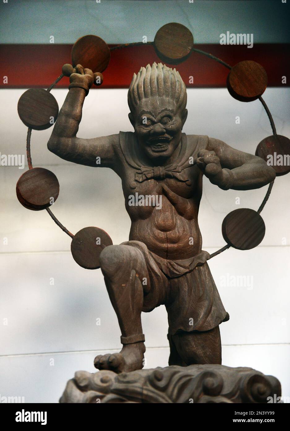 A guardian at the gate of the Zenkōji Temple near Aoyama Dori in Tokyo ...