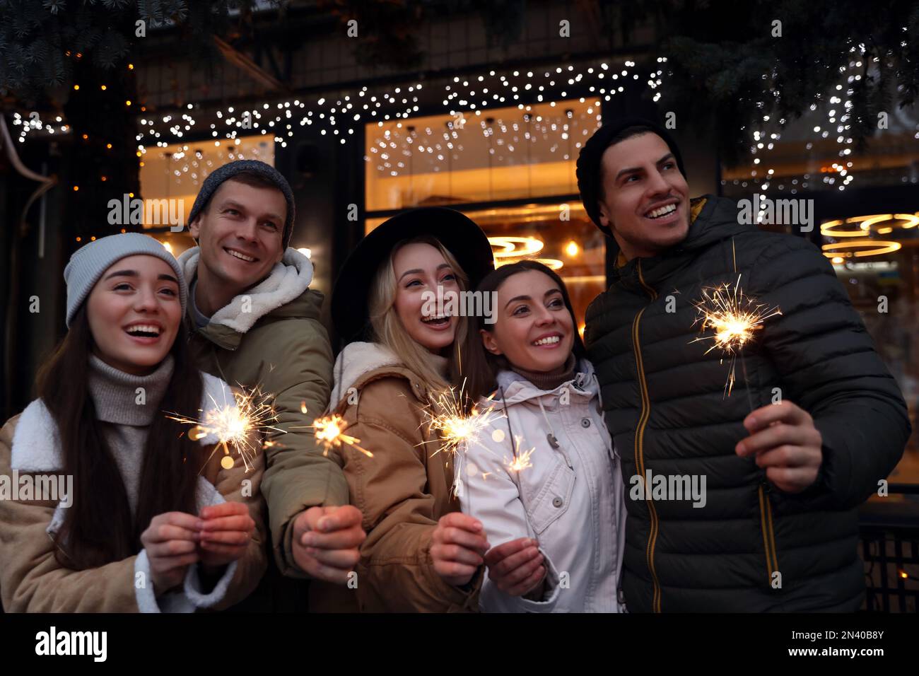 Friends with sparklers hi-res stock photography and images - Alamy