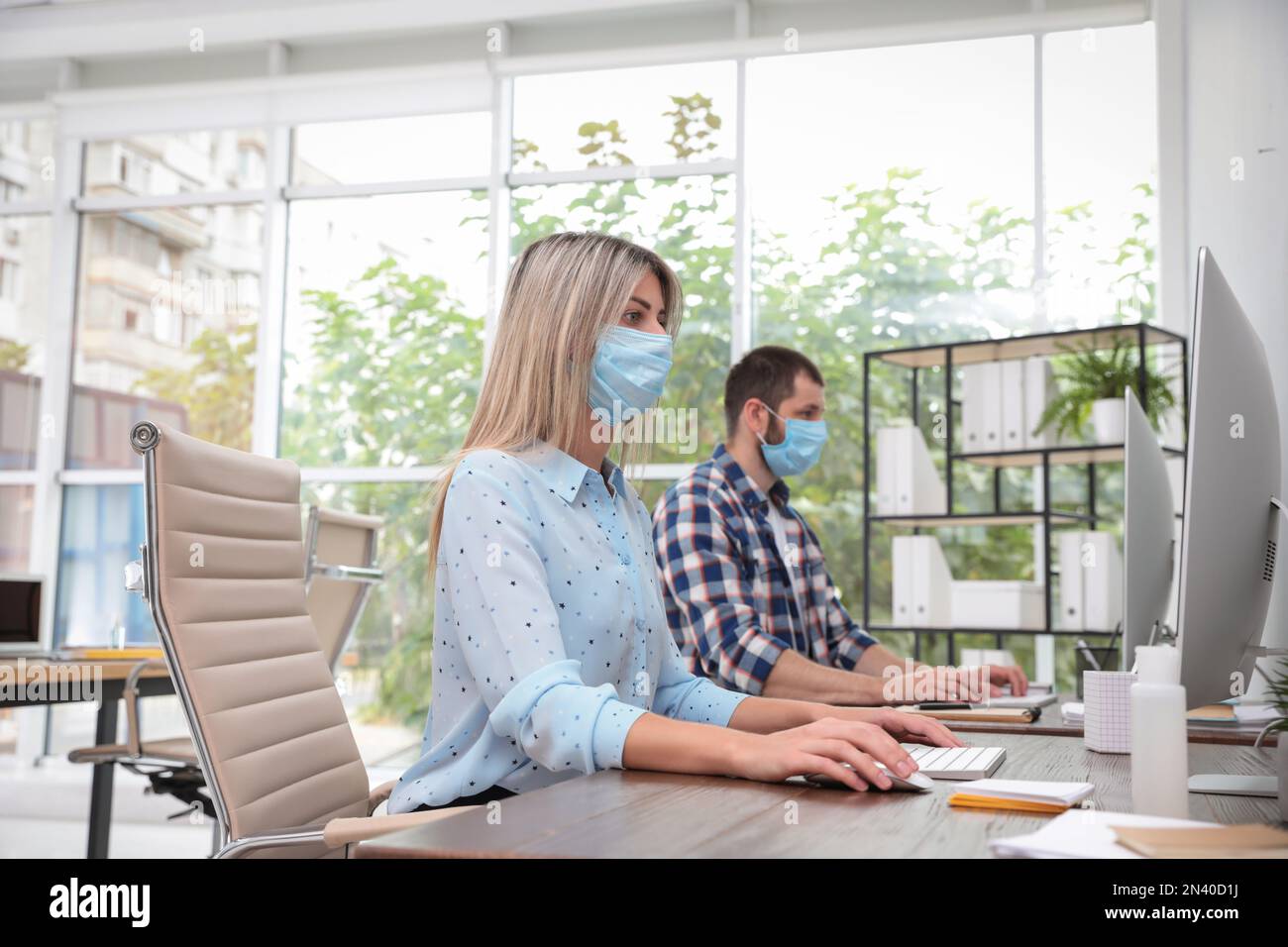 Office employees in respiratory masks at workplace Stock Photo - Alamy