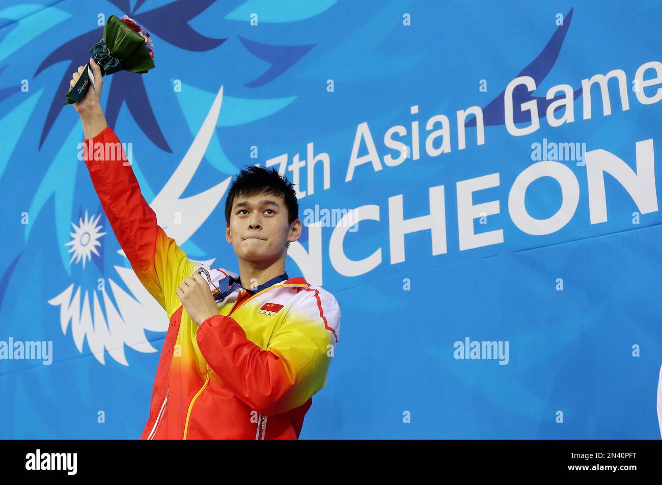 China's Sun Yang waves from the podium after winning the men's 400 ...