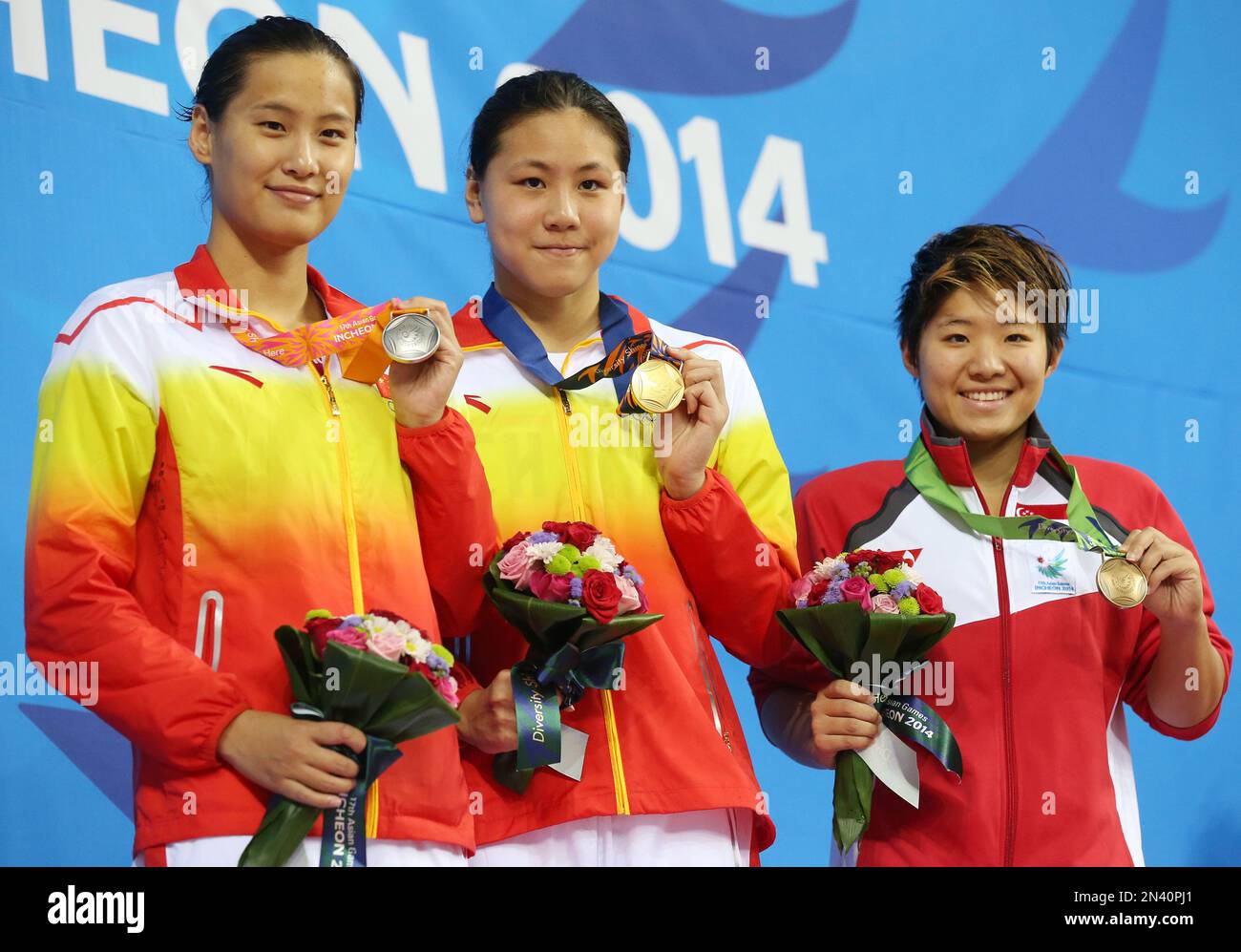Gold medalist China's Chen Xinyi, centre stands with compatriot and ...