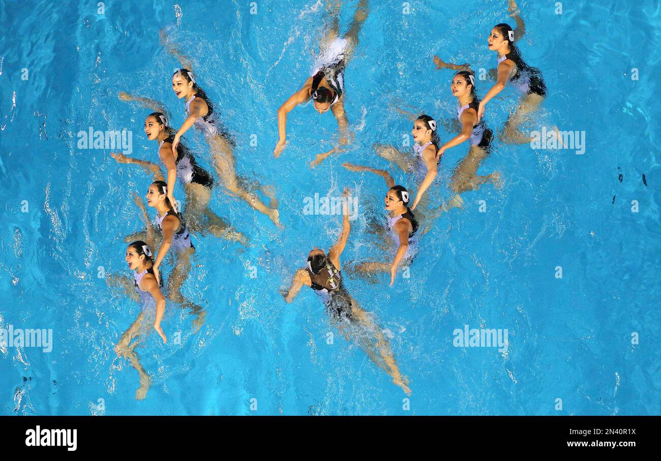 China's synchronized swim team perform their team free combination ...