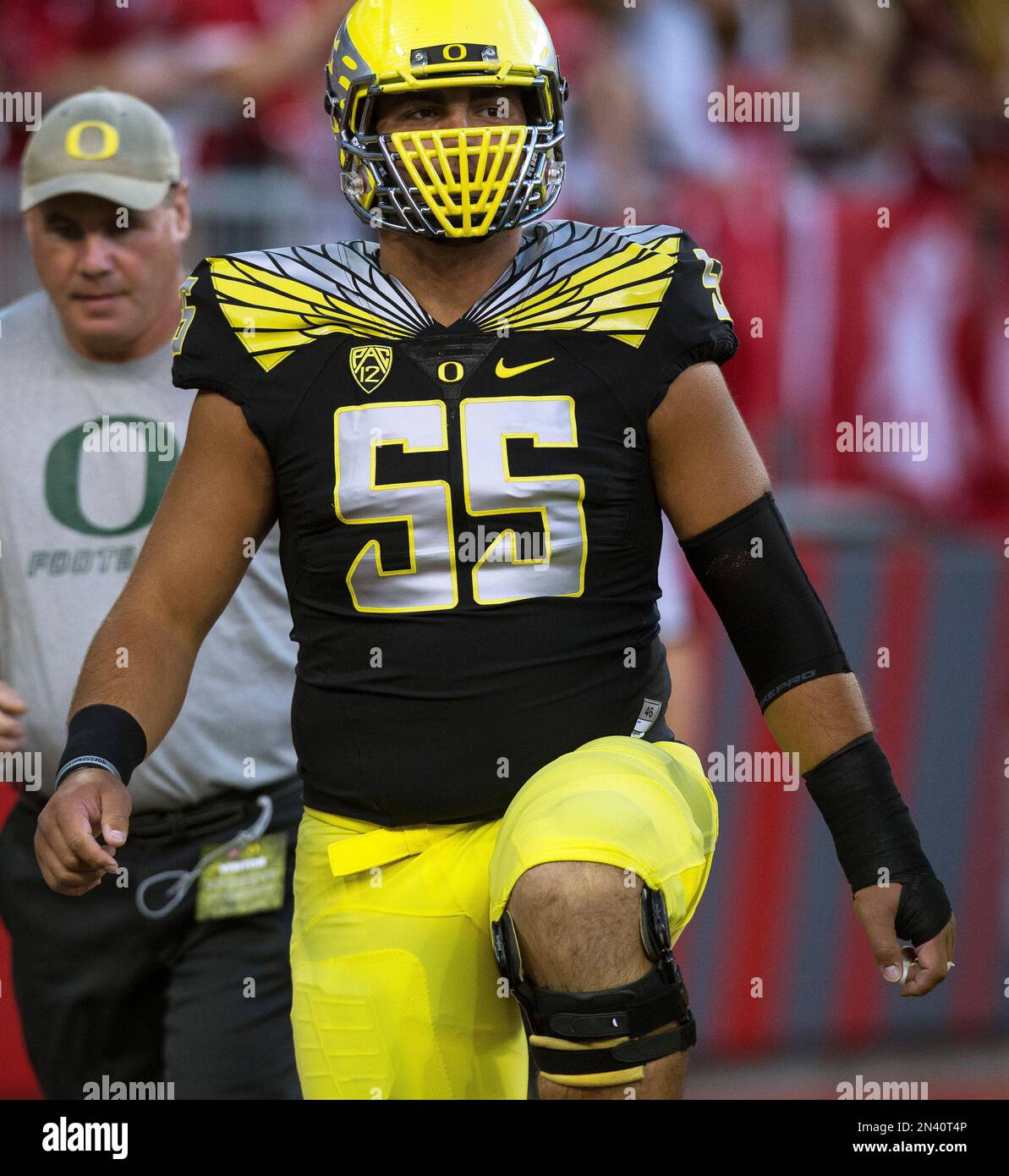 Oregon center Hroniss Grasu (55) warms up before the start of an NCAA ...