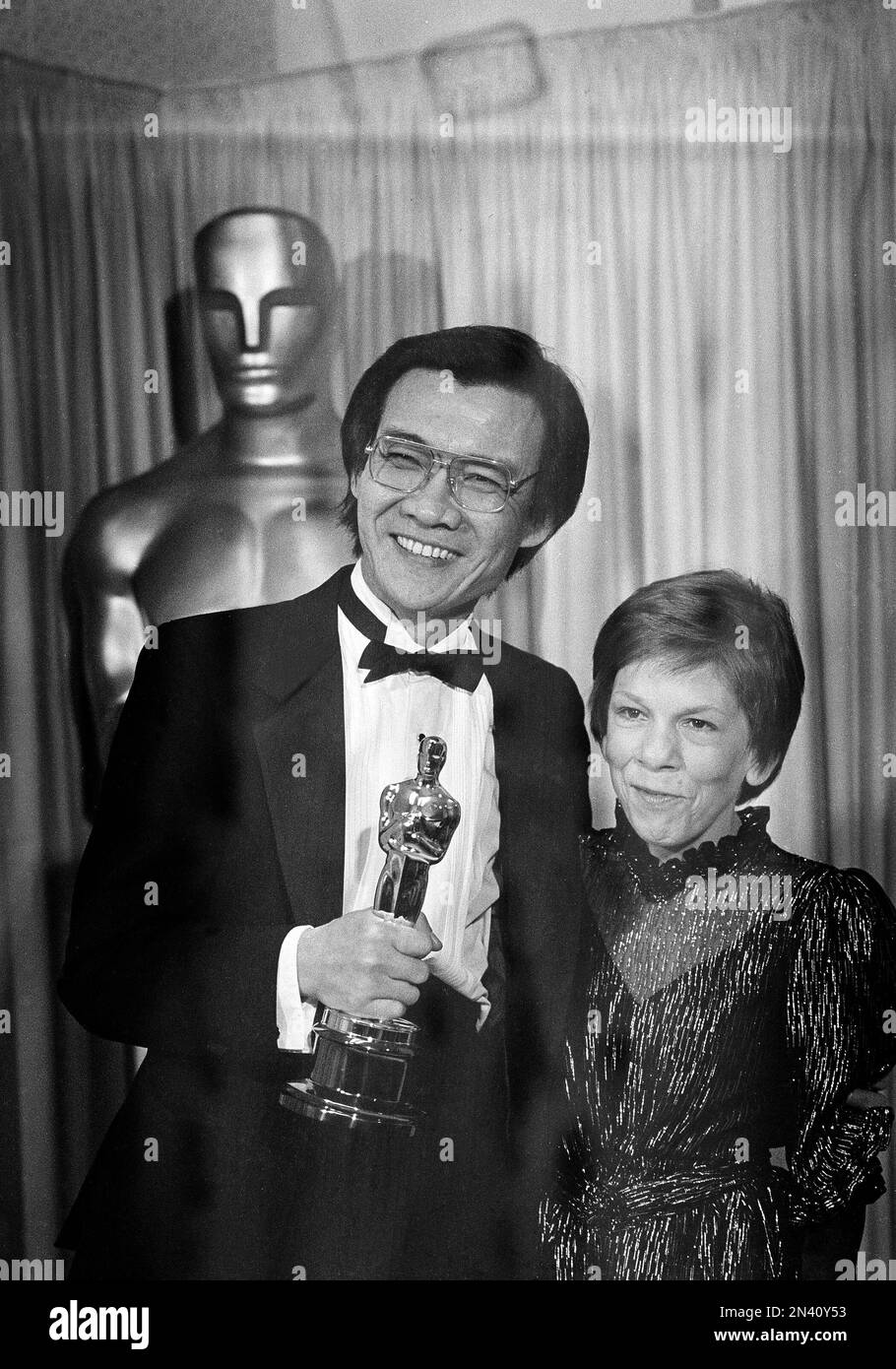 Dr. Haing S. Ngor, left, poses with his Oscar for Best Supporting Actor ...