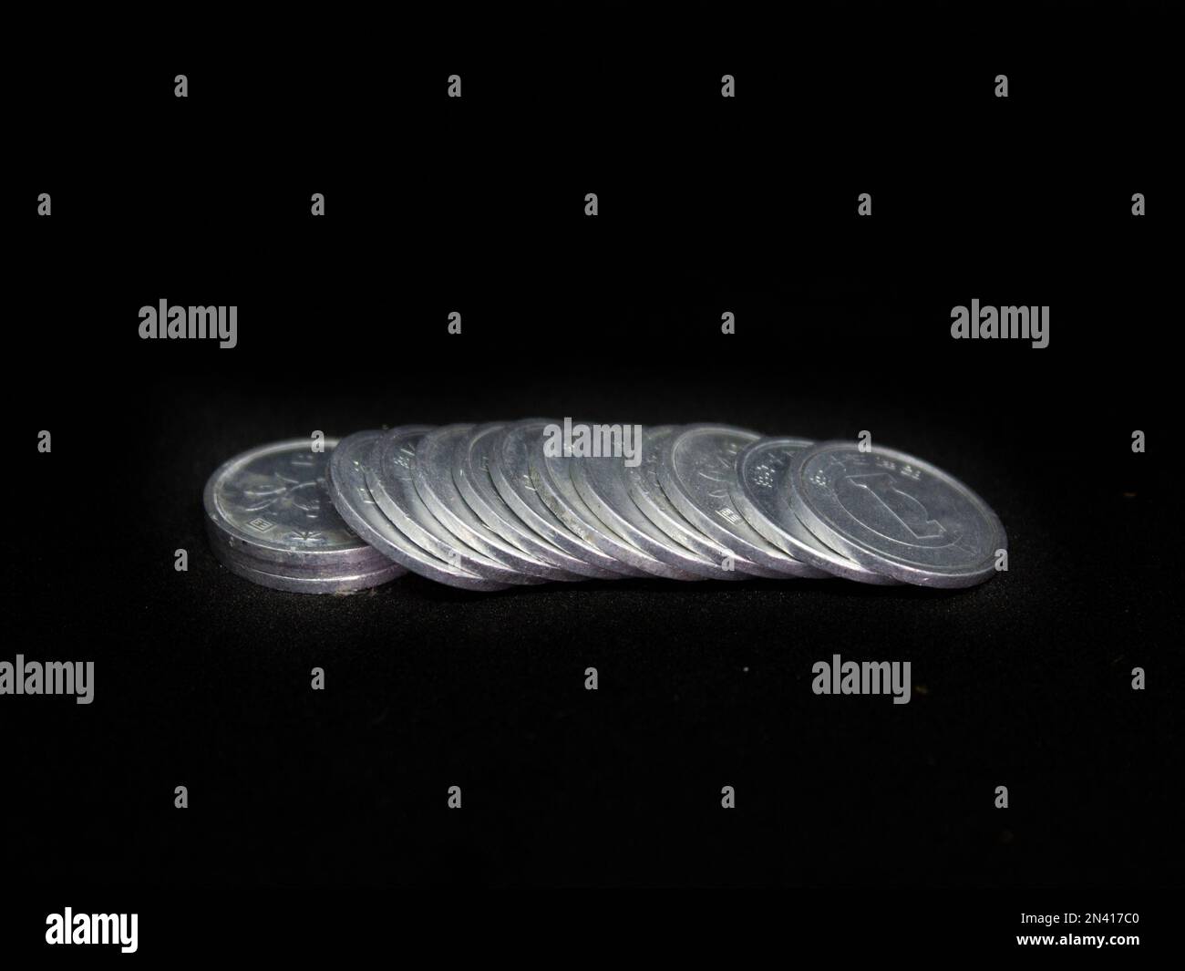 Japanese one yen coins hi-res stock photography and images - Alamy