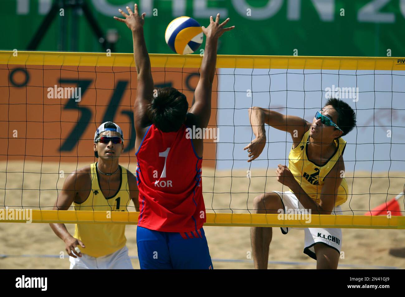 Hong Kong's Wong Chun-wai, left, and Chui Kam-lung, right, return the ...