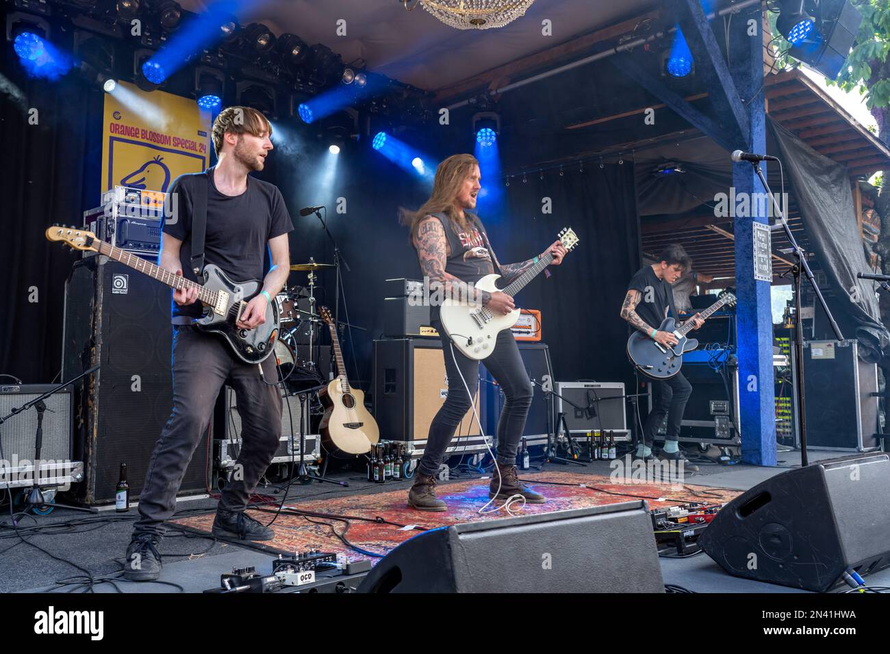 Die deutsche Post-Metal-Band Neander live beim Orange Blossom Special ...