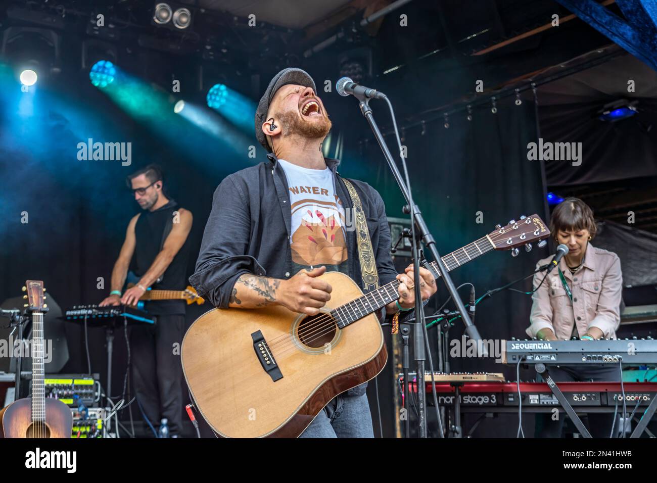 Der deutsche Sänger Matze Rossi live beim Orange Blossom Special ...