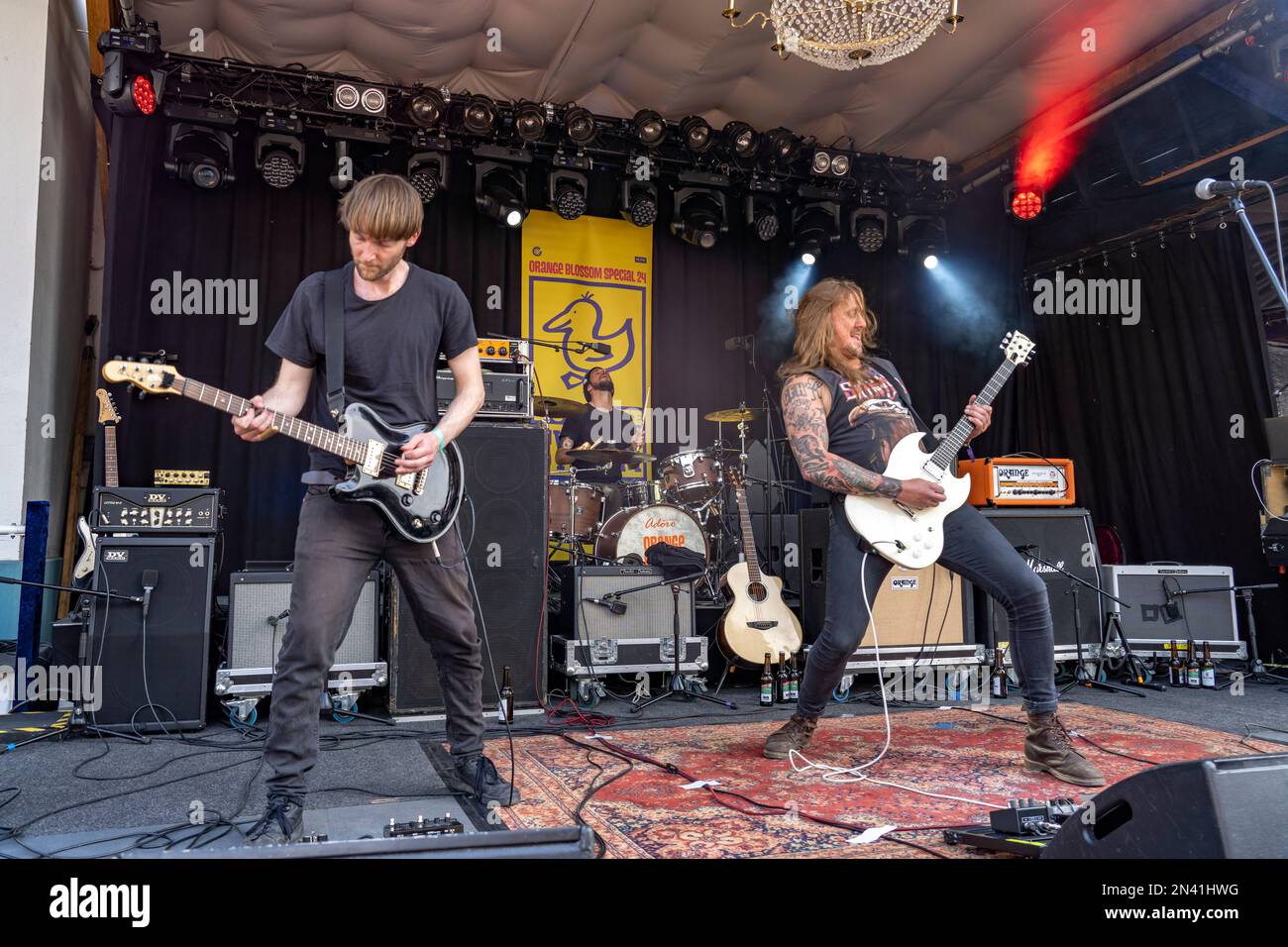 Die deutsche Post-Metal-Band Neander live beim Orange Blossom Special ...