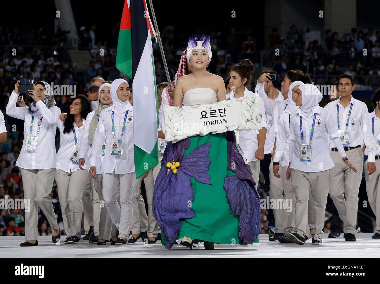 Delegation members from Jordan enter the Incheon Asiad Main Stadium ...