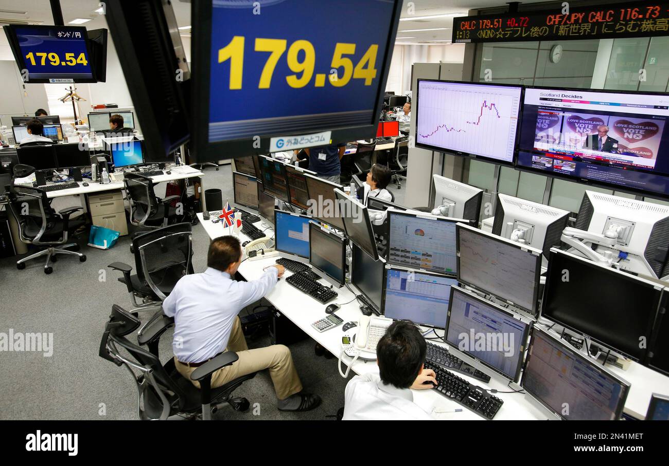 Money traders of a foreign exchange dealing company work under an ...