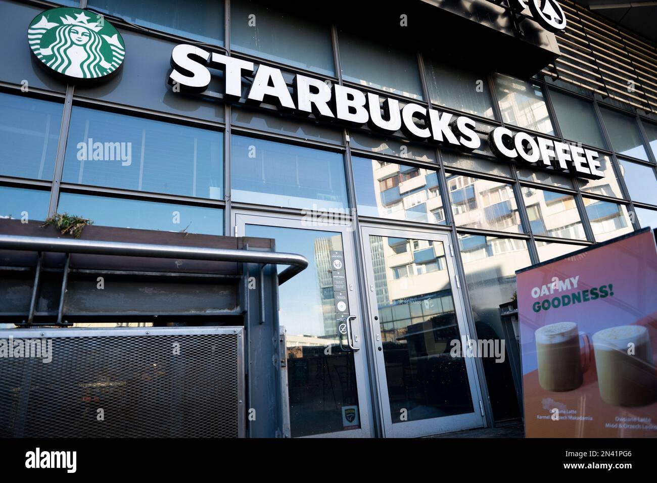 Starbucks logo 2023 hi-res stock photography and images - Alamy