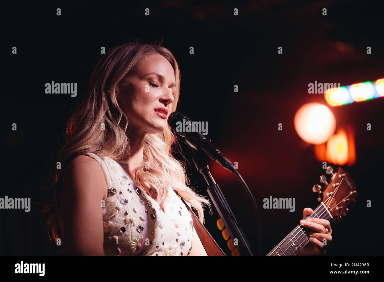 Jewel performs her new single "Home To Me," which was inspired by the ...