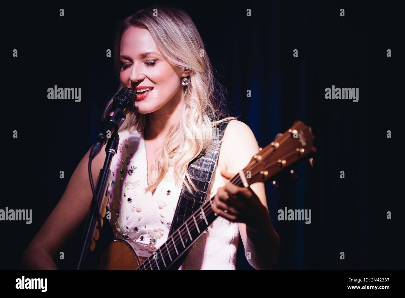 Jewel performs her new single "Home To Me," which was inspired by the ...